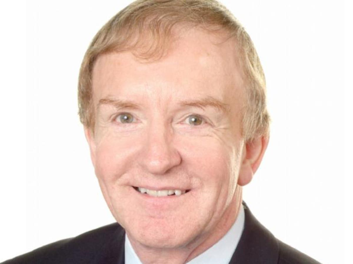 Simon Warr death: BBC broadcaster and teacher dies aged 65 | The ...