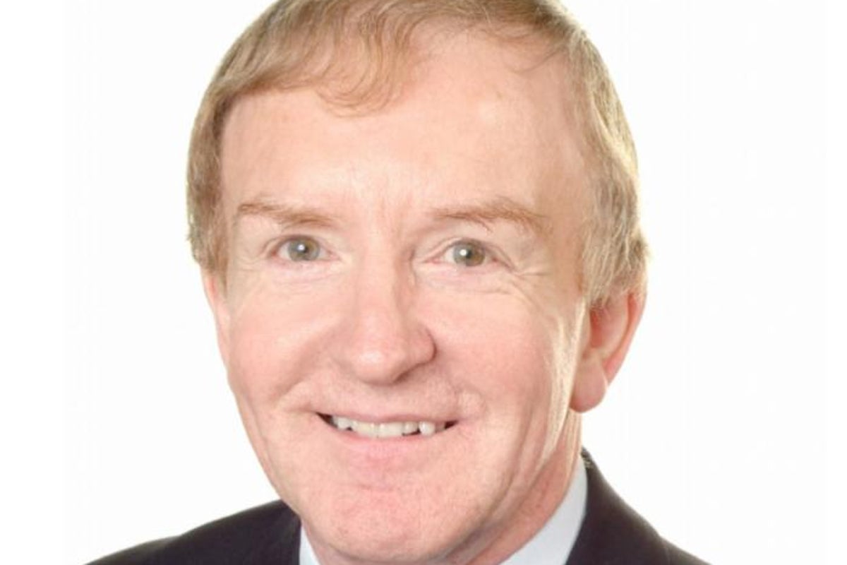 Simon Warr death: BBC broadcaster and teacher dies aged 65 | The ...