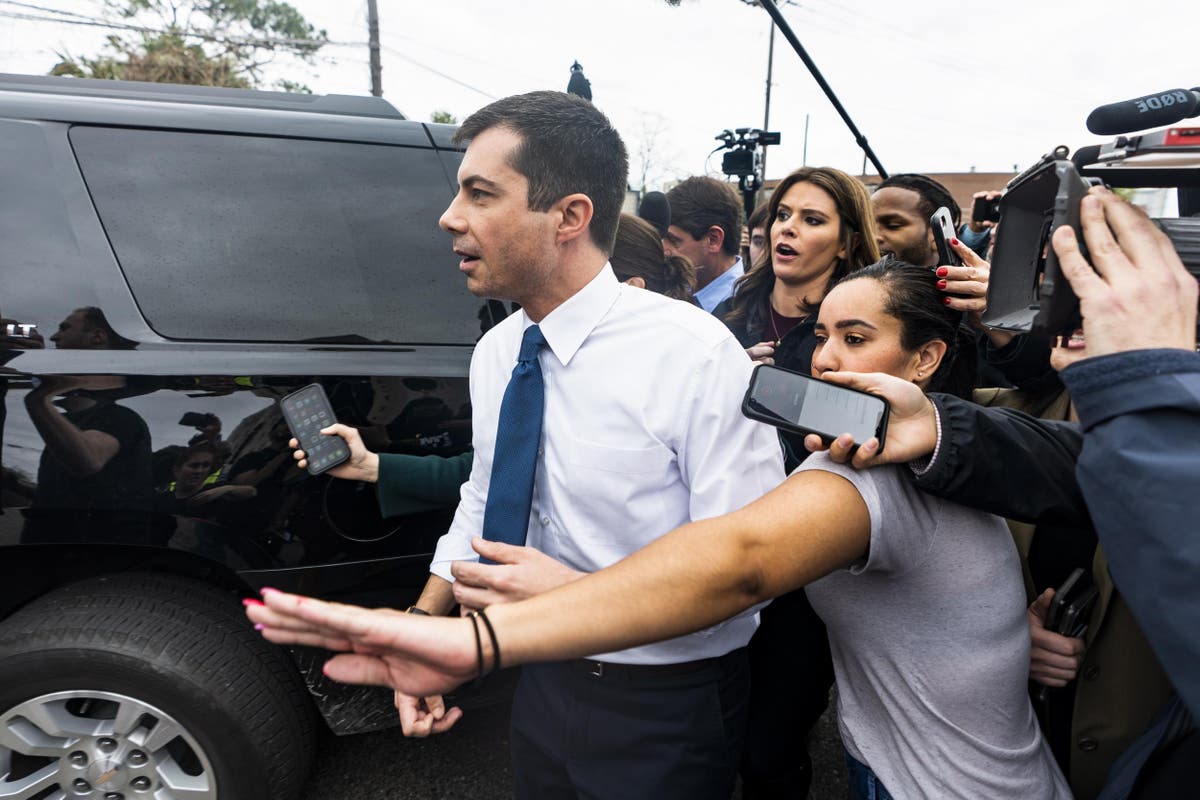 Pete Buttigieg races into car after being drowned out by Black Vote ...
