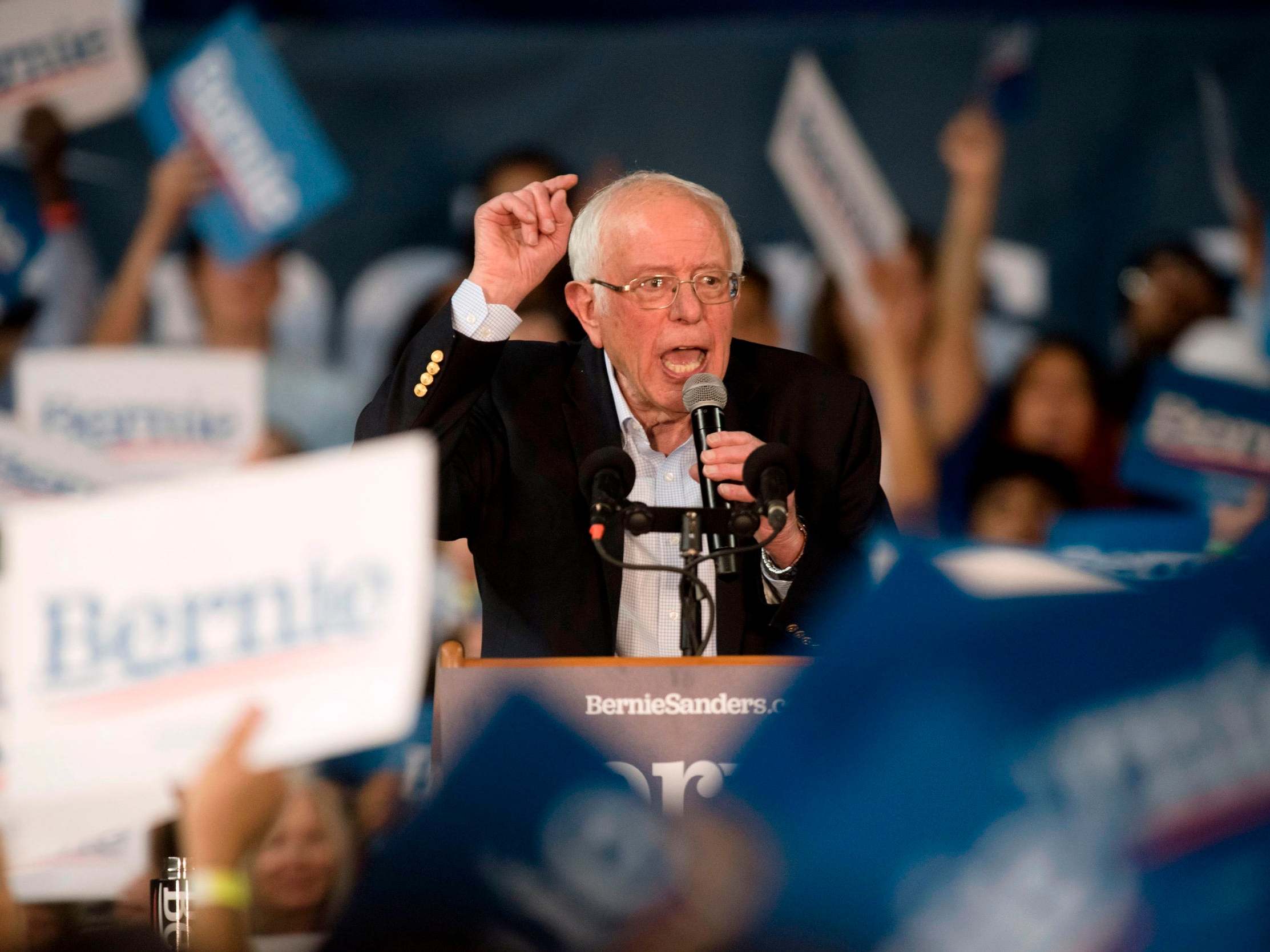 Trump supporters fly helicopter above Bernie Sanders rally | The ...