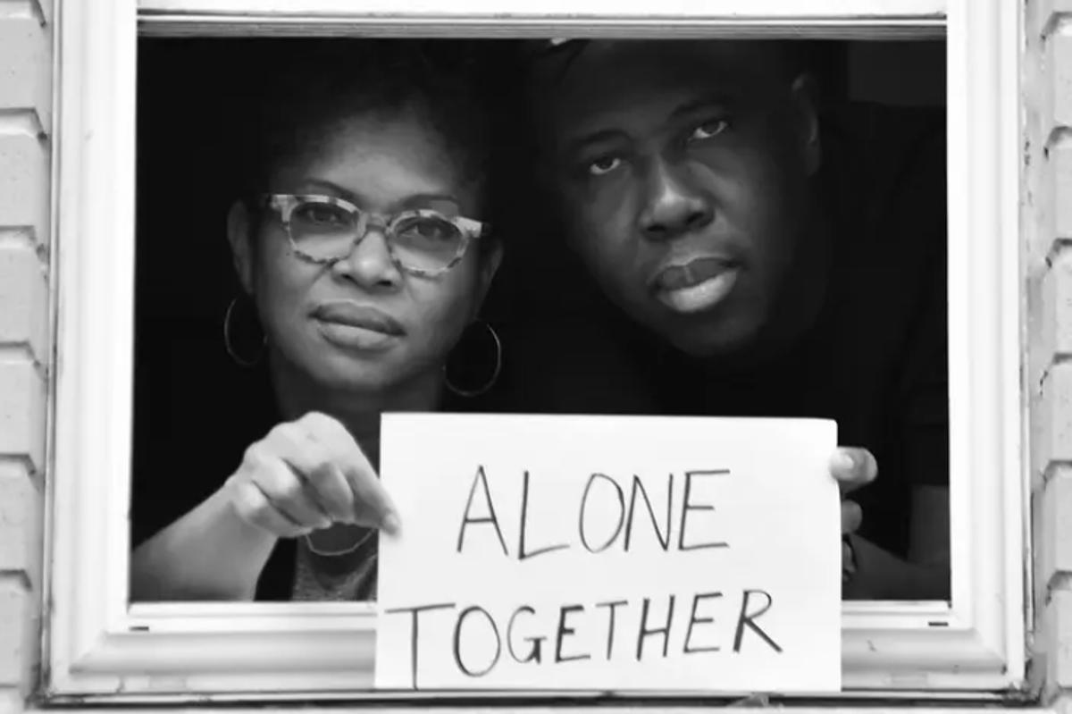 Coronavirus: Powerful photographs capture families in isolation | The ...