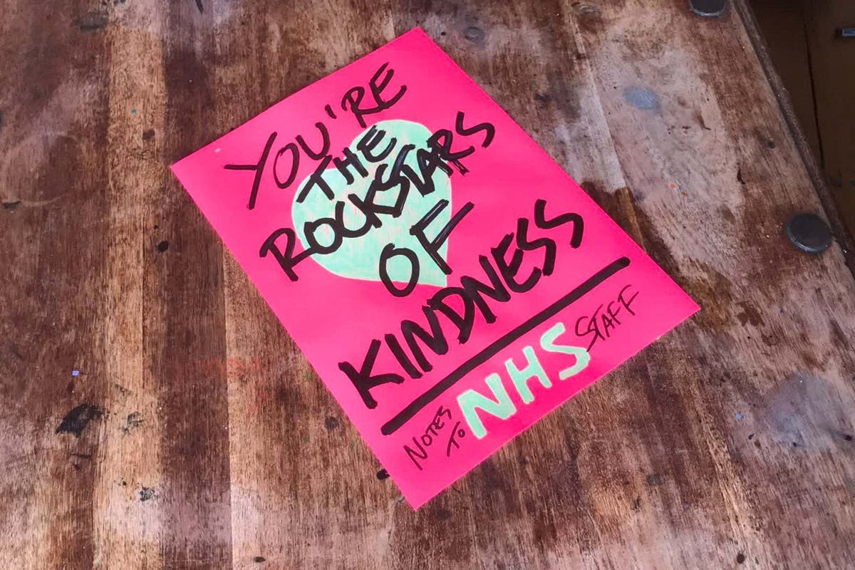 Coronavirus: Hundreds of warming notes sent to NHS to show appreciation ...