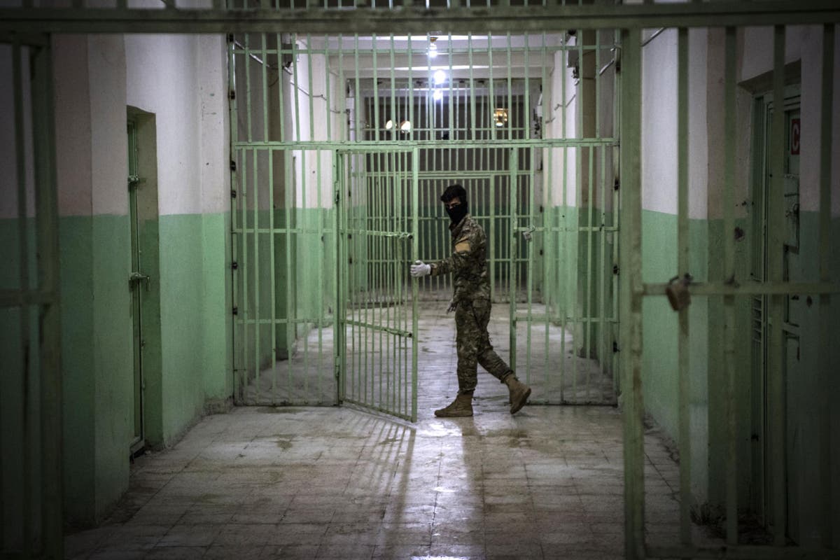 Isis prisoners smash through cell walls in attempt to escape Syrian ...