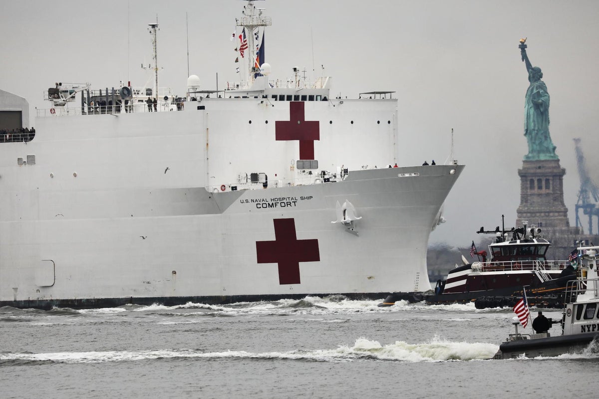 Coronavirus: Medical Navy ship pulls into Manhattan harbour to help ...