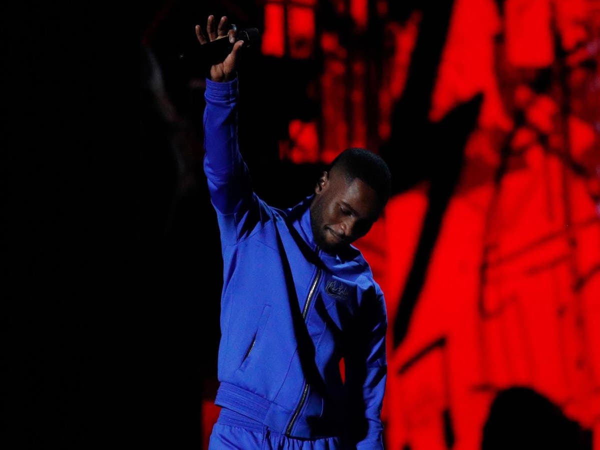 Dave posts furious criticism of UK coronavirus policy on Instagram ...