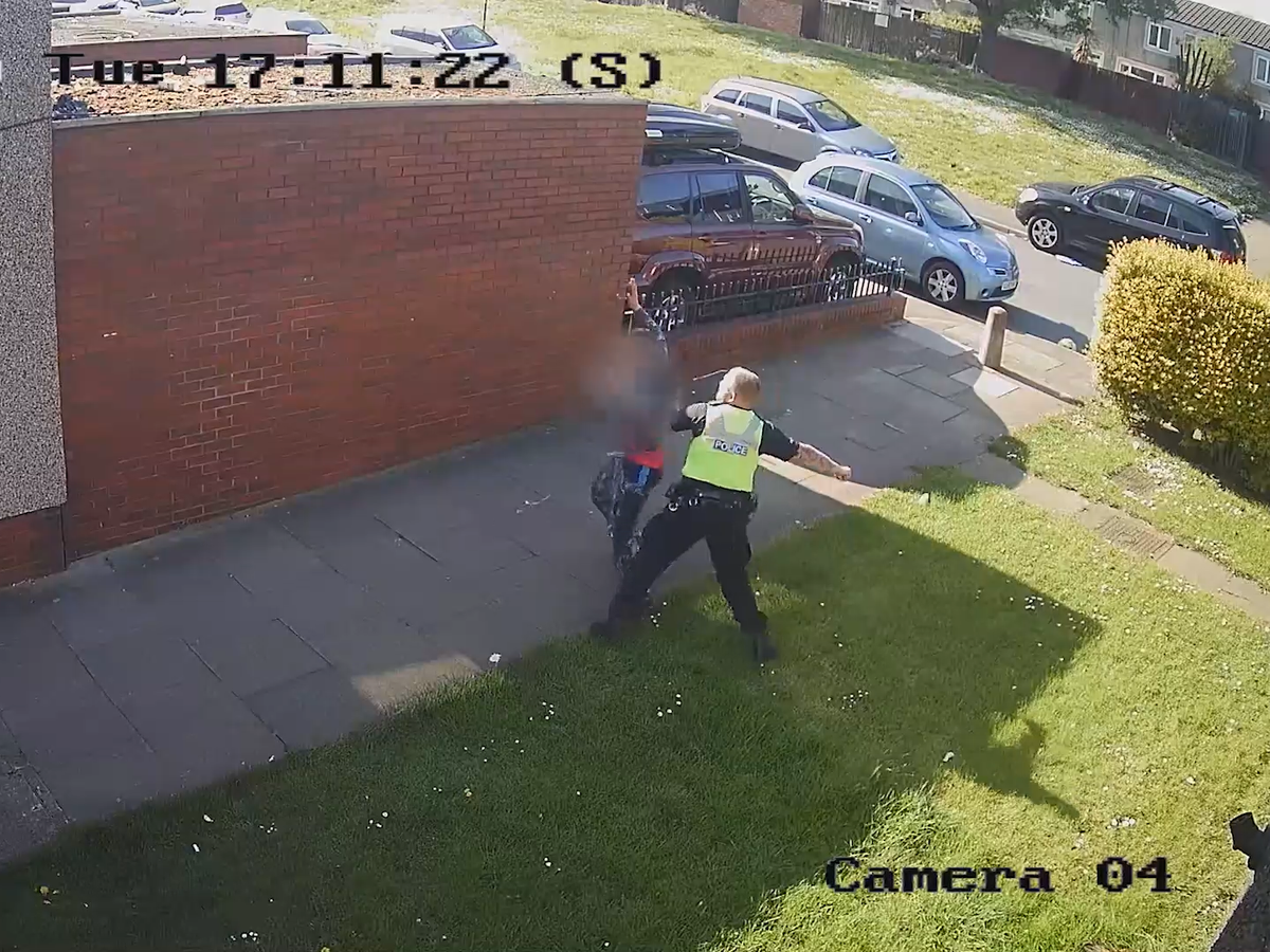 Police officer filmed hitting and kicking 15-year-old boy | The ...