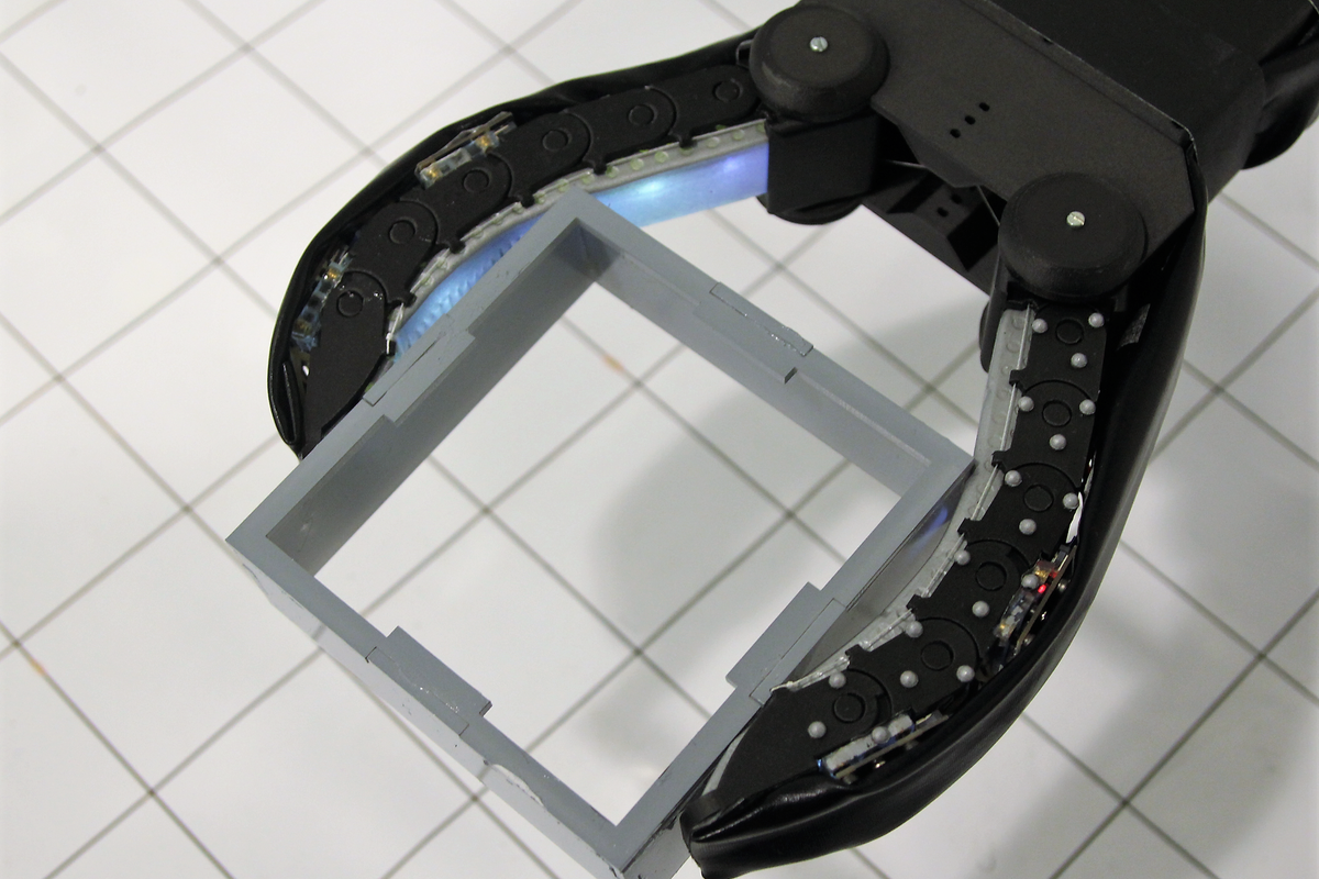 MIT builds robot hand that can ‘see and feel’ objects as fragile as a ...