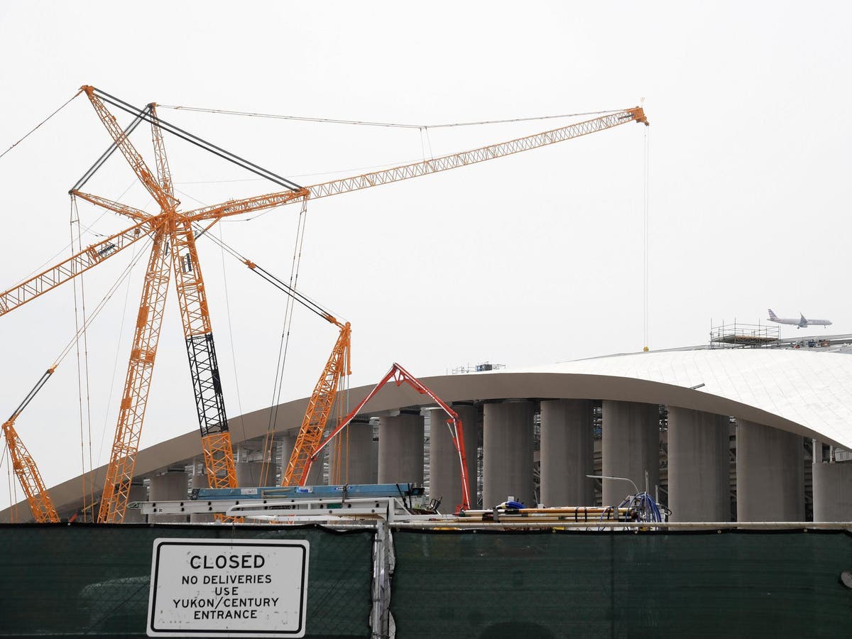 Construction worker dies after falling from SoFi Stadium roof in Los ...