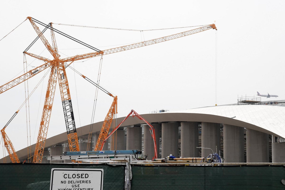 Construction worker dies after falling from SoFi Stadium roof in Los ...