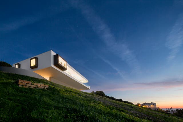 Edgy architecture: Building in the most impossible places | The ...