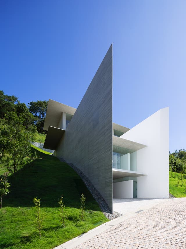 Edgy architecture: Building in the most impossible places | The ...