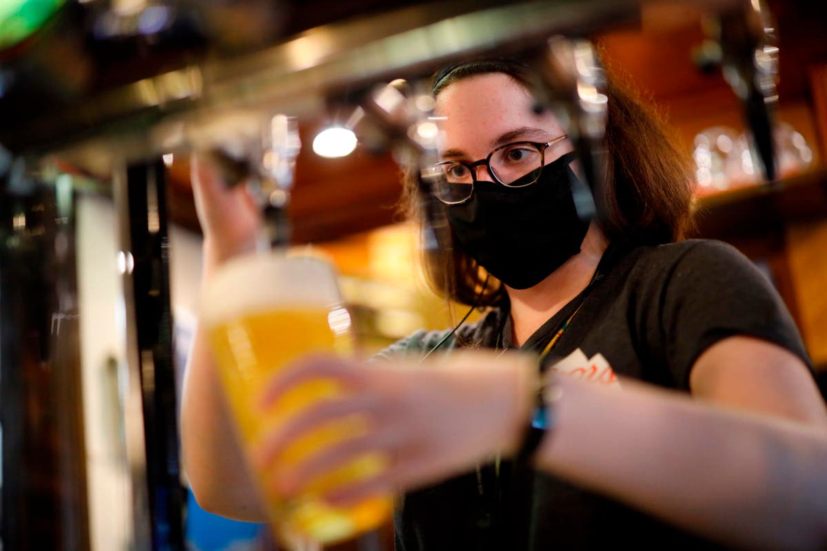 Coronavirus: Loophole for pubs and restaurants creates ‘enormous risk ...