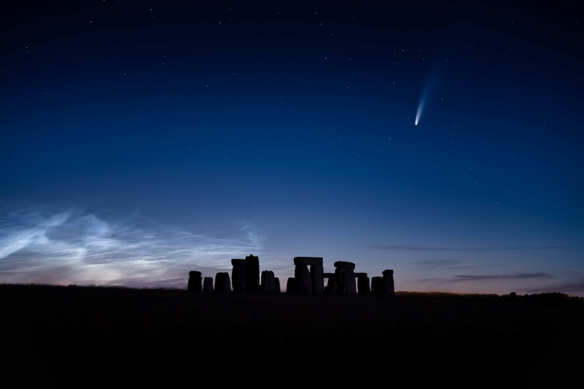 Neowise Comet seen over Stonehenge in stunning new image | The ...