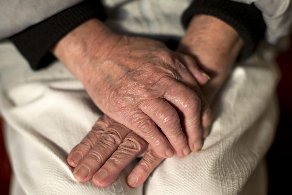 Apathy ‘could be early warning sign of dementia’ | The Independent ...