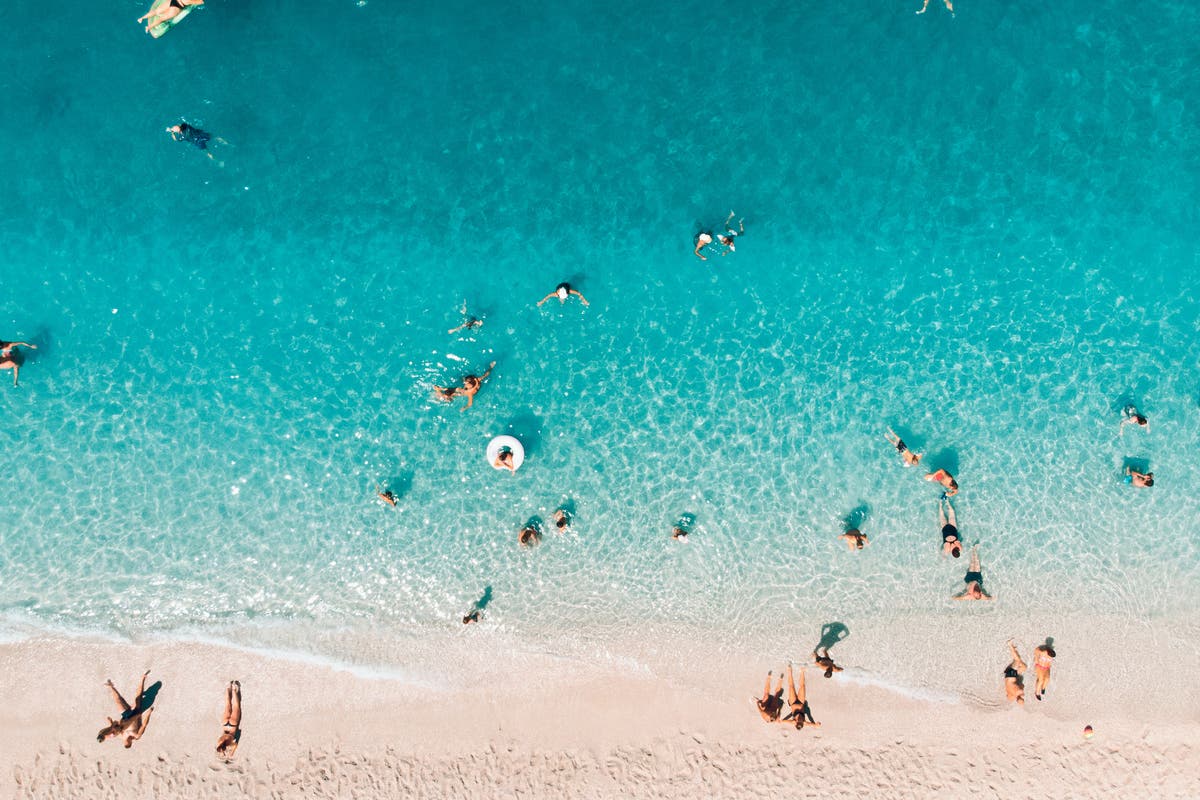 Russians exploit travel loophole for Mediterranean beach breaks | The ...