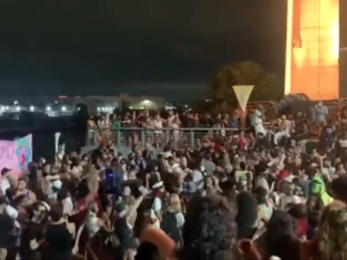 Hundreds gather for secret rave under New York bridge, reports say ...