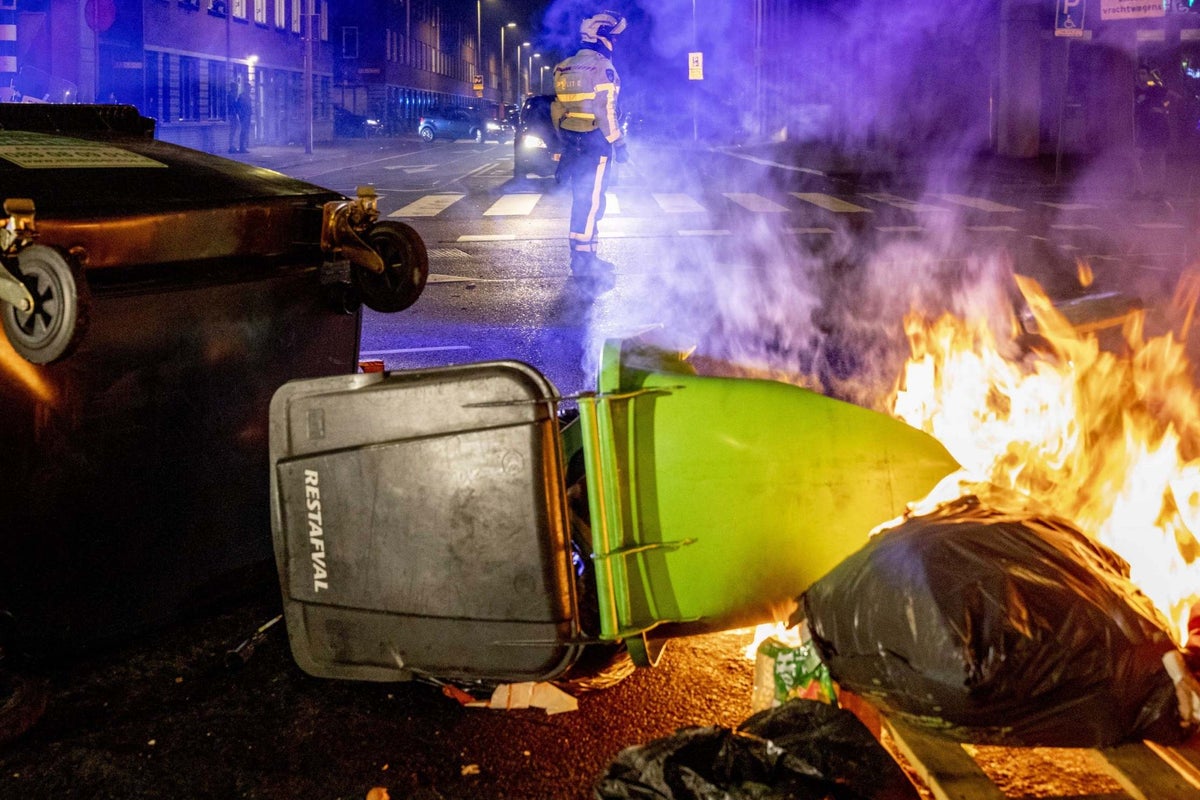 Dutch riot over right to cool themselves from fire hydrants as heatwave ...
