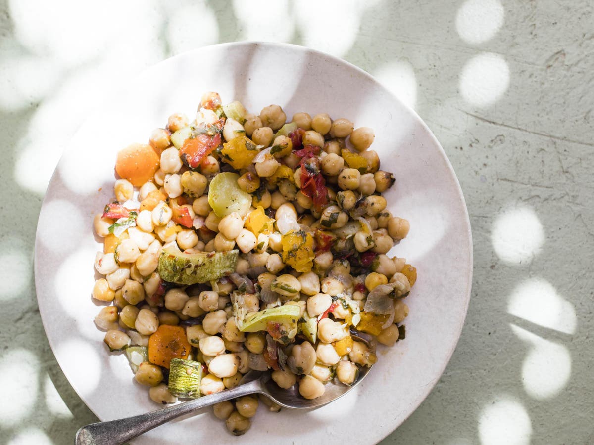 Ikaria cookbook: Recipes from zucchini fritters to baked chickpeas ...