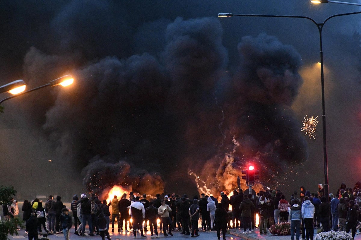 Riots break out in Sweden as hundreds protest against far-right ...