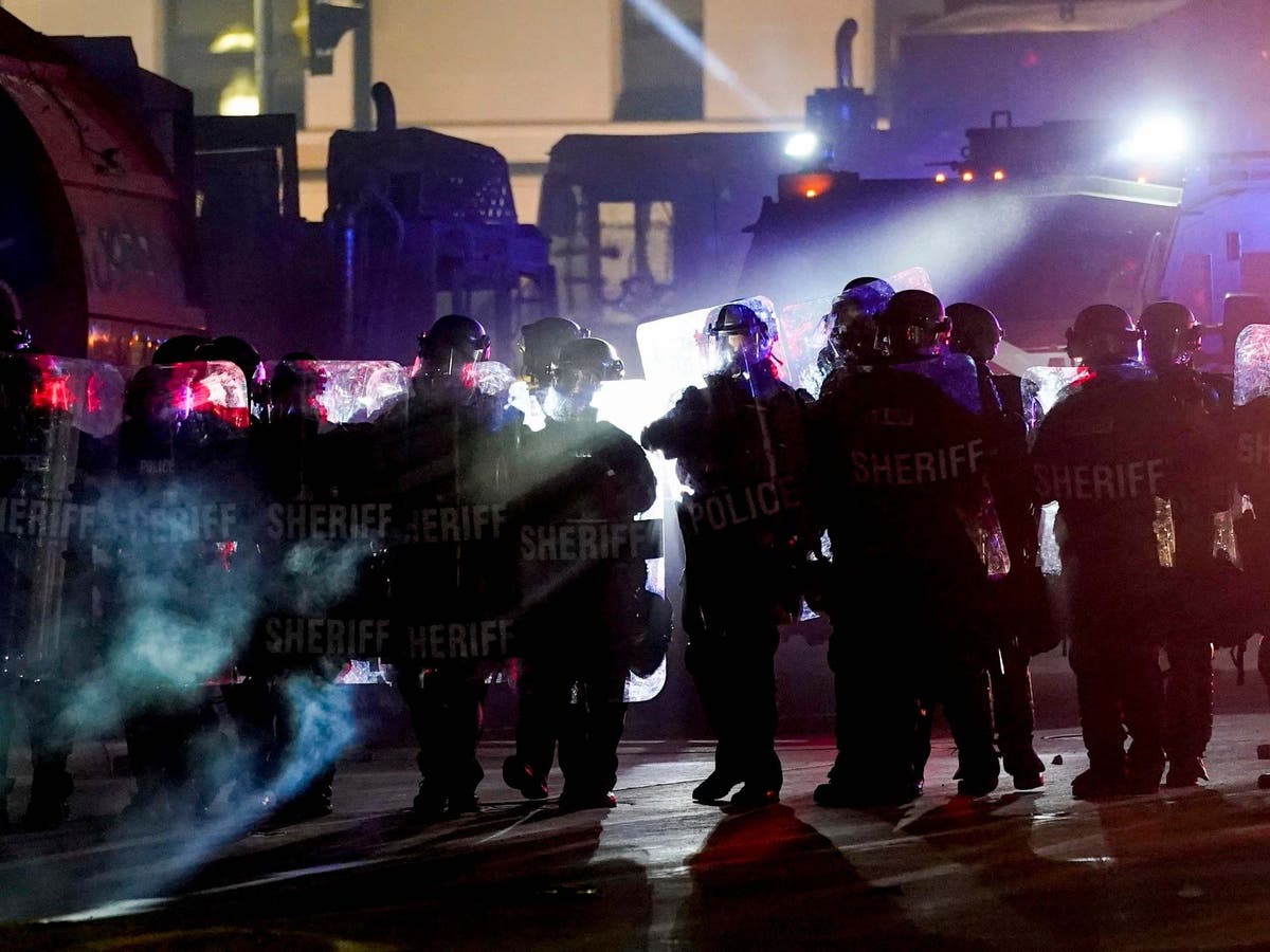 Kenosha protesters claim police treat activists and armed militias ...