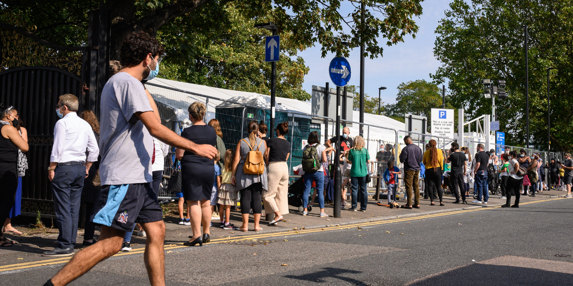 Track and Trace: Labour troll Tory failure with iconic Saatchi and ...