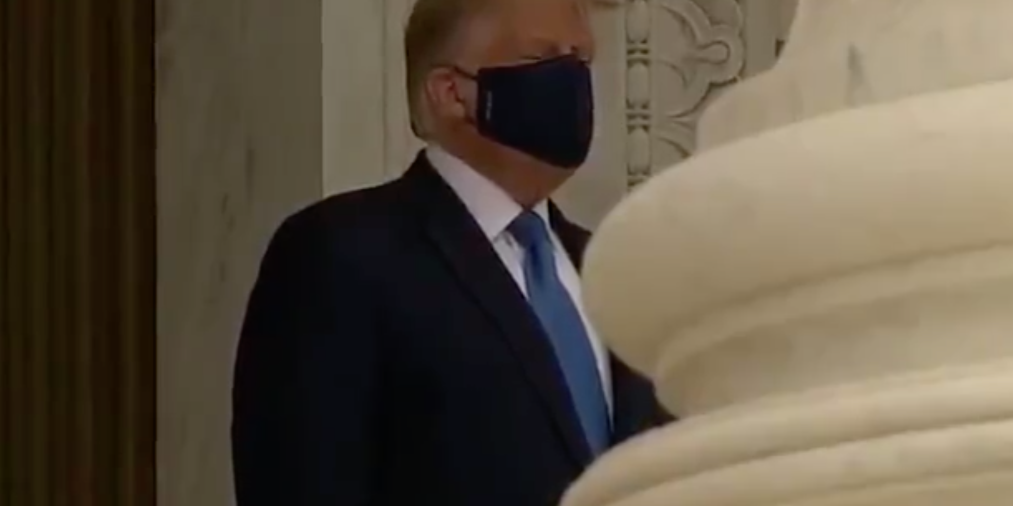 Supreme Court: Trump loudly booed while paying respects to Ruth Bader ...